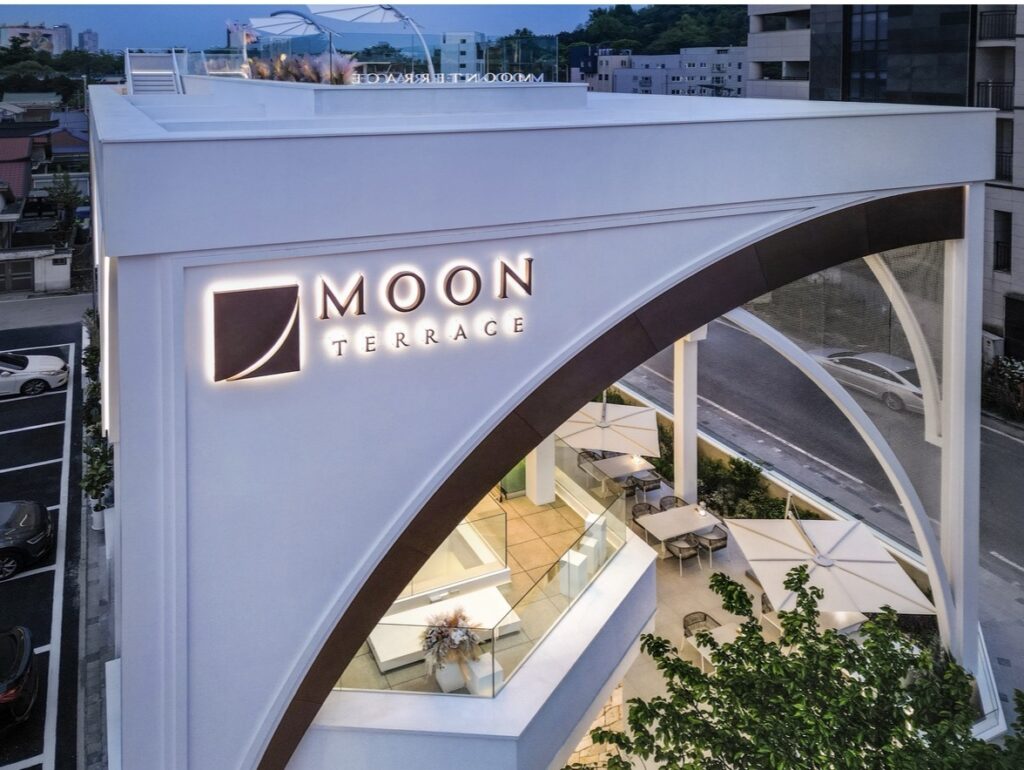 Moon Terrace - Atelier Lee 금속으로 완성하는 꿈의 공간: 금속 익스테리어, 금속시공